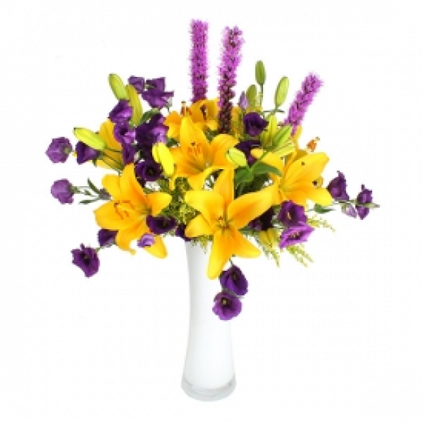 Buchet de crini galbeni si lisianthus mov cu livrare gratuita in Bucuresti